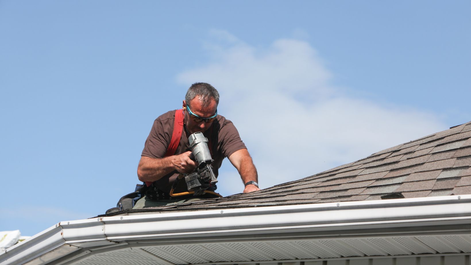 The Training and Certification Process for Professional Roofers - Living Pristine